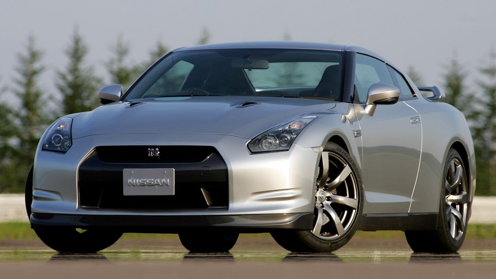 【画像ギャラリー】300万円台後半から狙える初期型GT-R 2007年12月デビュー当時の写真をチェック! - 自動車情報誌「ベストカー」