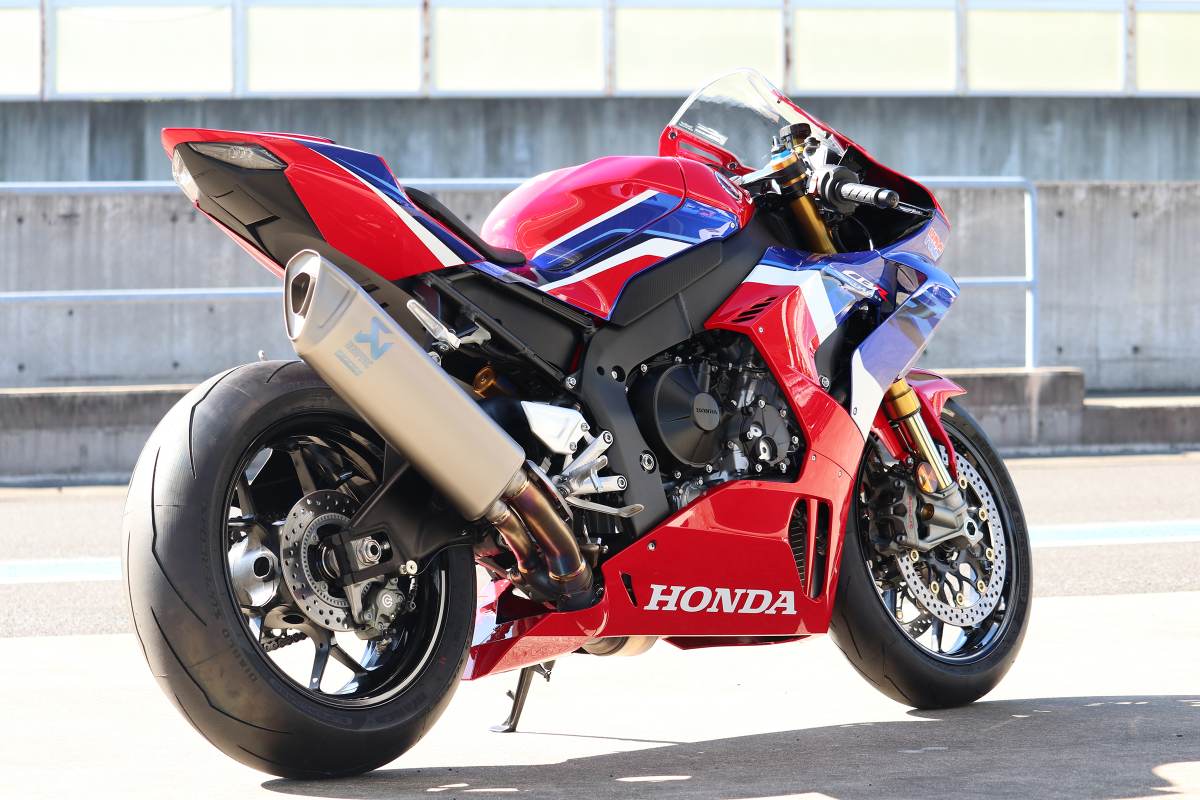 【画像ギャラリー】世界王者ですら気合を入れた!! ホンダの超絶SSを乗りこなすには - 自動車情報誌「ベストカー」