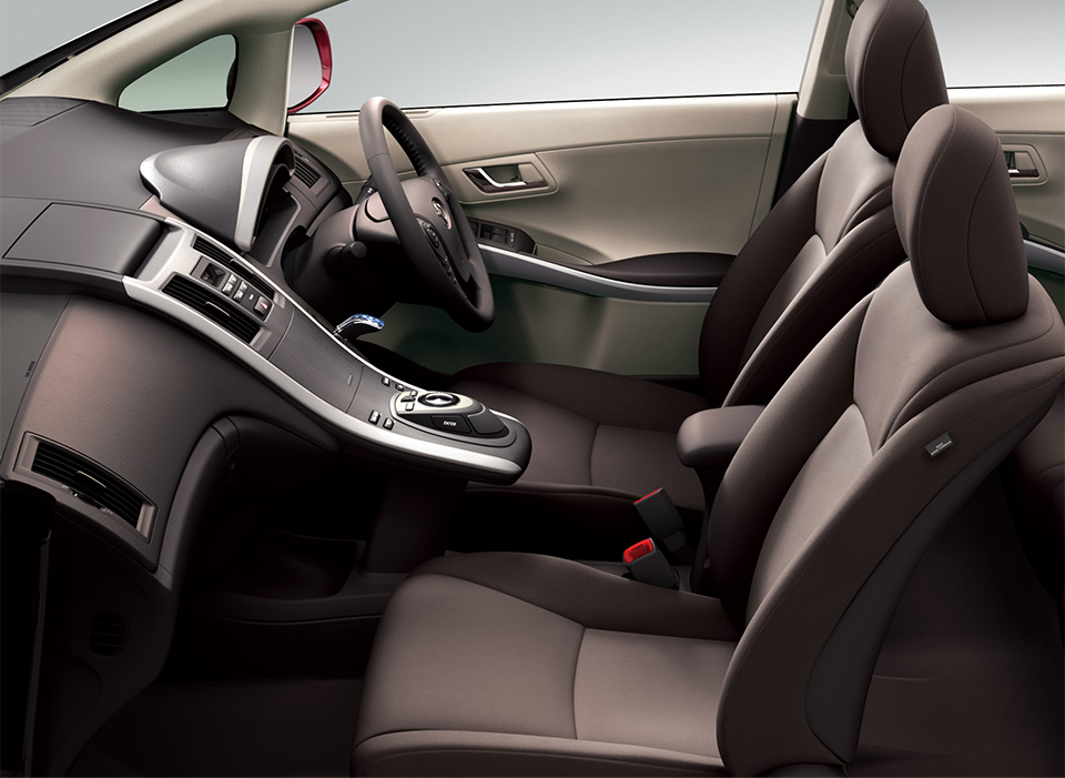 【画像ギャラリー】クラウンHVとプリウスの中間を狙ったが…トヨタ SAIをギャラリーで見る - 自動車情報誌「ベストカー」