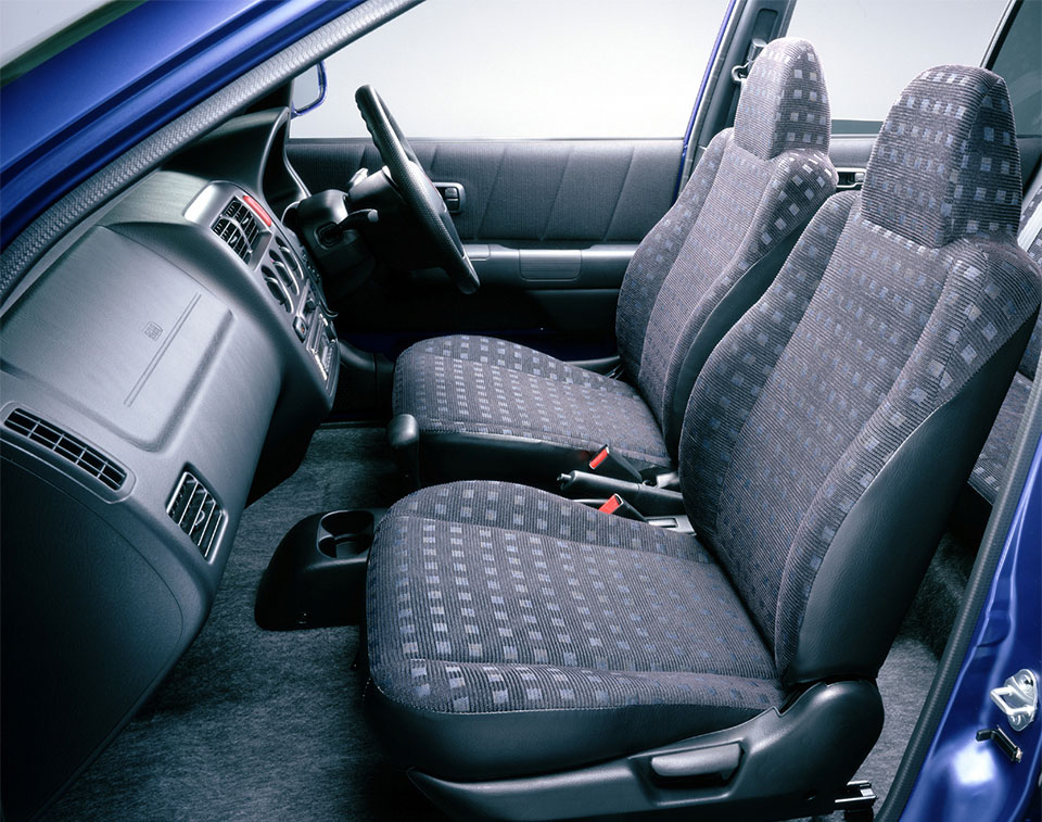 【画像ギャラリー】5年の間に3度のマイナーチェンジも報われず…公式画像でホンダ ロゴの変遷をチェック!!! - 自動車情報誌「ベストカー」