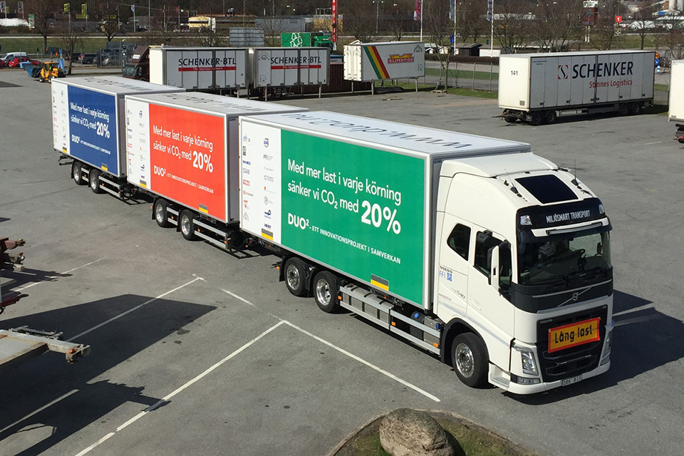 【画像ギャラリー】この長大さは圧巻!! 白夜の国からやってきた『HCT（High Capacity Transport）』に注目 ...