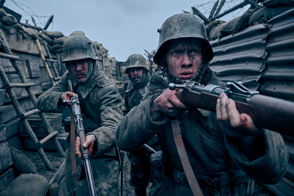 アカデミーで話題の戦争映画!! 史上初のハイブリッド戦車が登場する「西部戦線異状なし」 - 自動車情報誌「ベストカー」