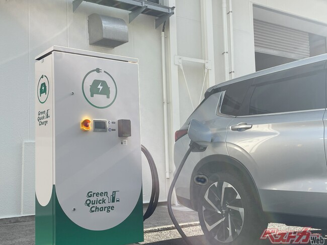 「次世代EV急速充電器の新発売！ kWh単位の従量課金と非会員制を実現」 - 自動車情報誌「ベストカー」