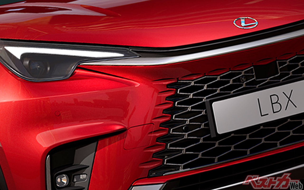 【レクサス新型LBX内装解説】ヤリスクロスと全然違う!! 正方形モニター採用でもはやベンツ並のデキ - 自動車情報誌「ベストカー」