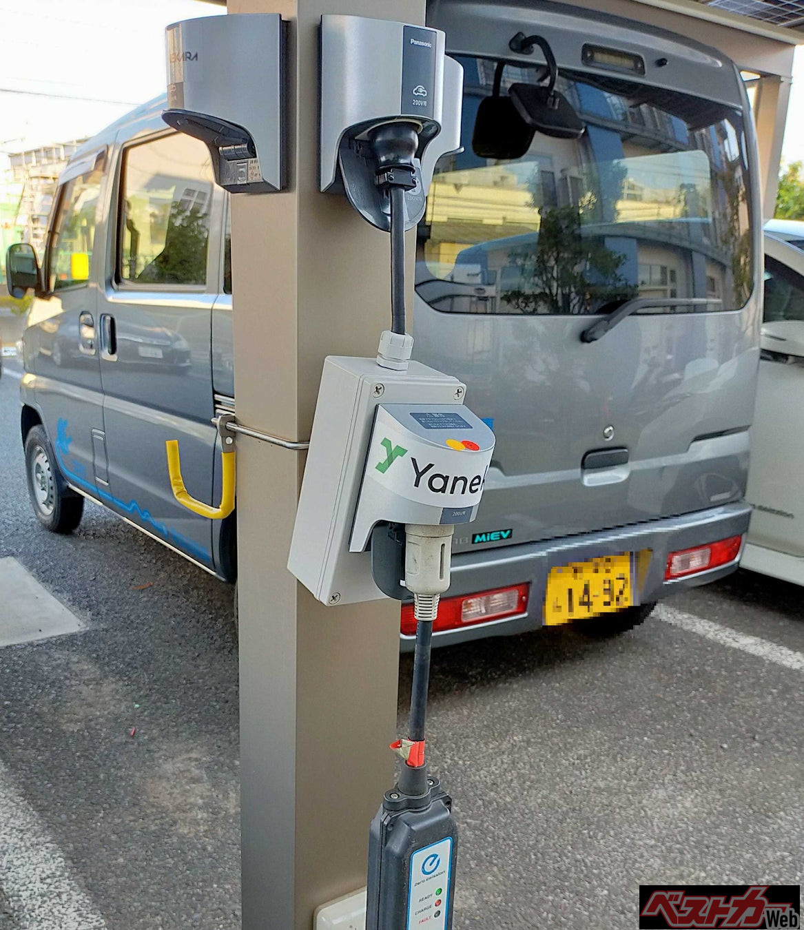 Yanekara、集配用EV車両の効率的な充電のため日本郵便にYaneCubeを93台納入 - 自動車情報誌「ベストカー」