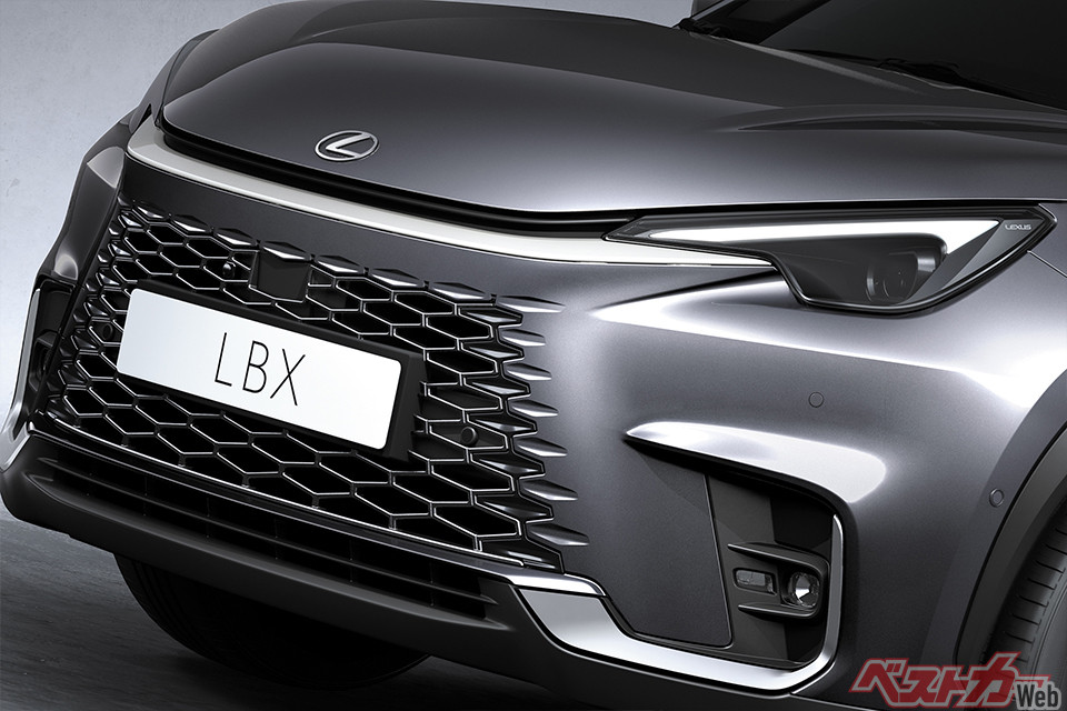 小さいのに高級感すご!! レクサスSUV最小のLBX登場!! サイズに捉われない新たな価値とは？ - 自動車情報誌「ベストカー」