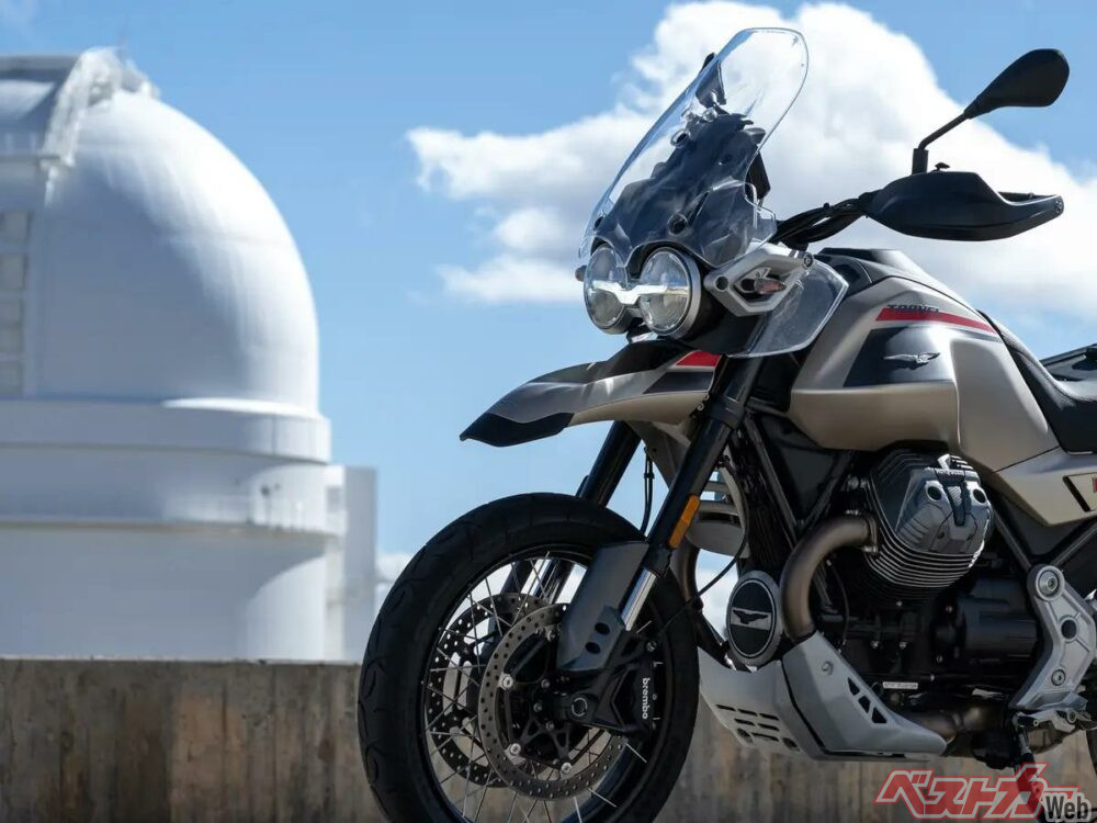【新車】メカニズム&装備を強化して馬力もアップ！モト・グッツィ新型「V85TT トラベル」189万7500円で発売 - 自動車情報誌「ベストカー」
