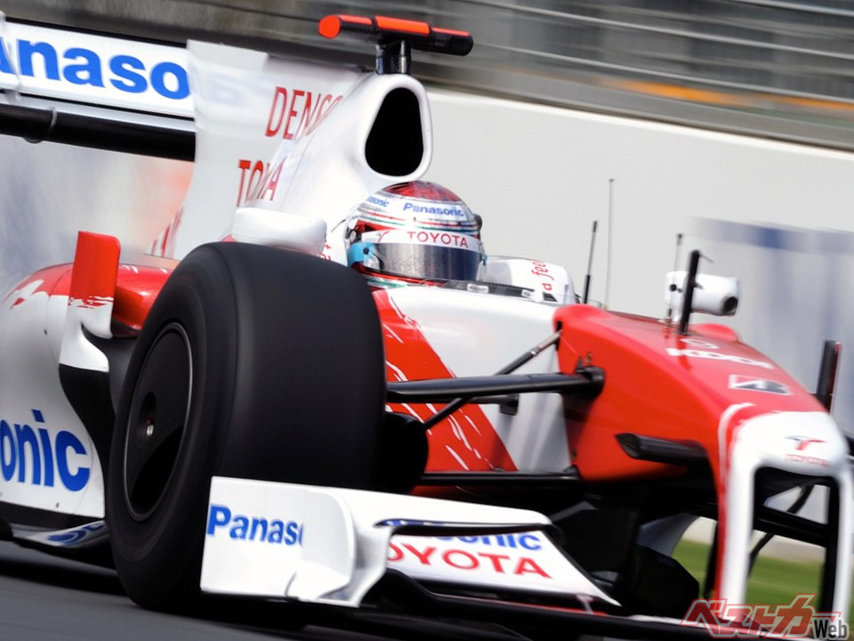 モータースポーツの殿堂!! 歴代のF1、ル・マン、WRCマシンが勢揃い！ TGR-E（トヨタガズーレーシングヨーロッパ）潜入レポート - 自動車情報誌「ベストカー」