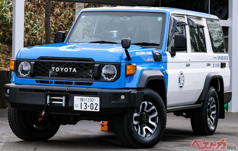 【独占取材】最新[ランクル70]で極限雪国を守る!!! JAF旭川支部4台のランクル70がガチなプロ仕様だった - 自動車情報誌「ベストカー」