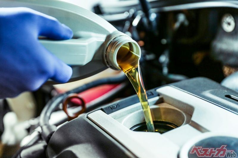 [エンジンオイル]はいつ交換するのがベスト？ 1万5000kmごとの[交換]はもう古い!? - 自動車情報誌「ベストカー」