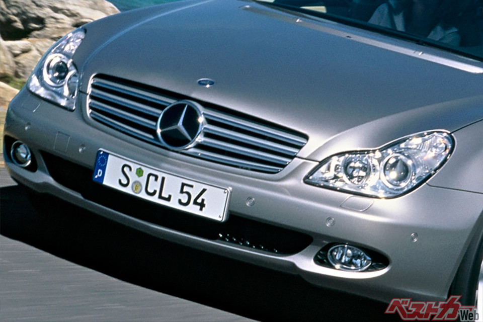 心躍る圧倒的な豊潤感!! 初代 [CLS]があまりにもかっこよすぎる件 - 自動車情報誌「ベストカー」