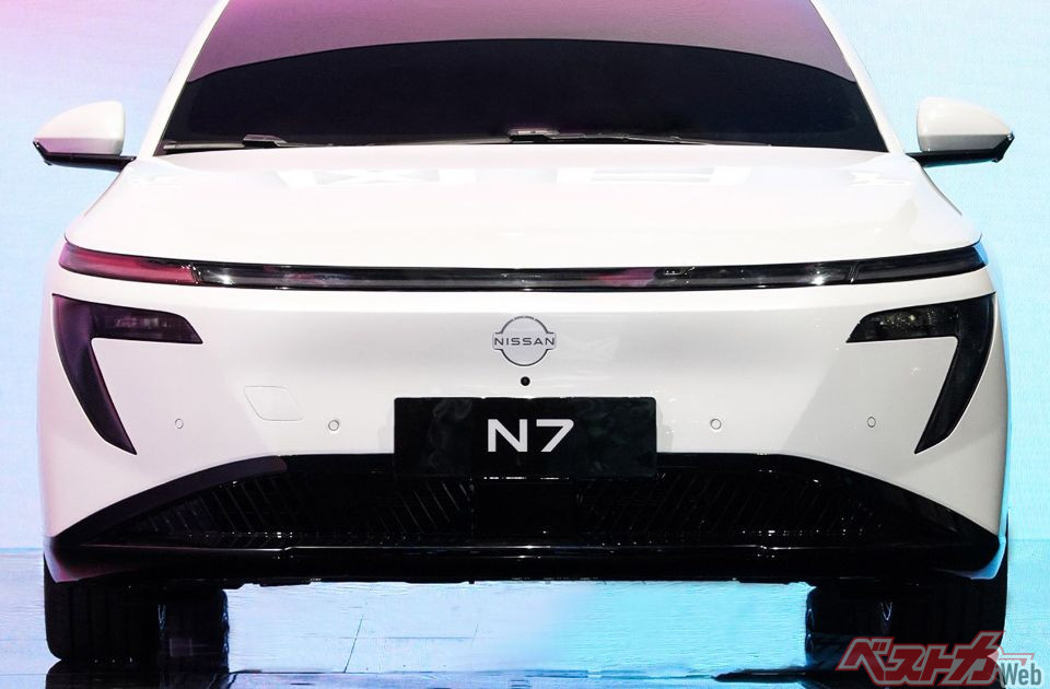 【直撃回答ゲット】驚愕のコスパと内装を持つ東風日産の世界戦略新型BEV『N7』は日本導入ありか？ - 自動車情報誌「ベストカー」