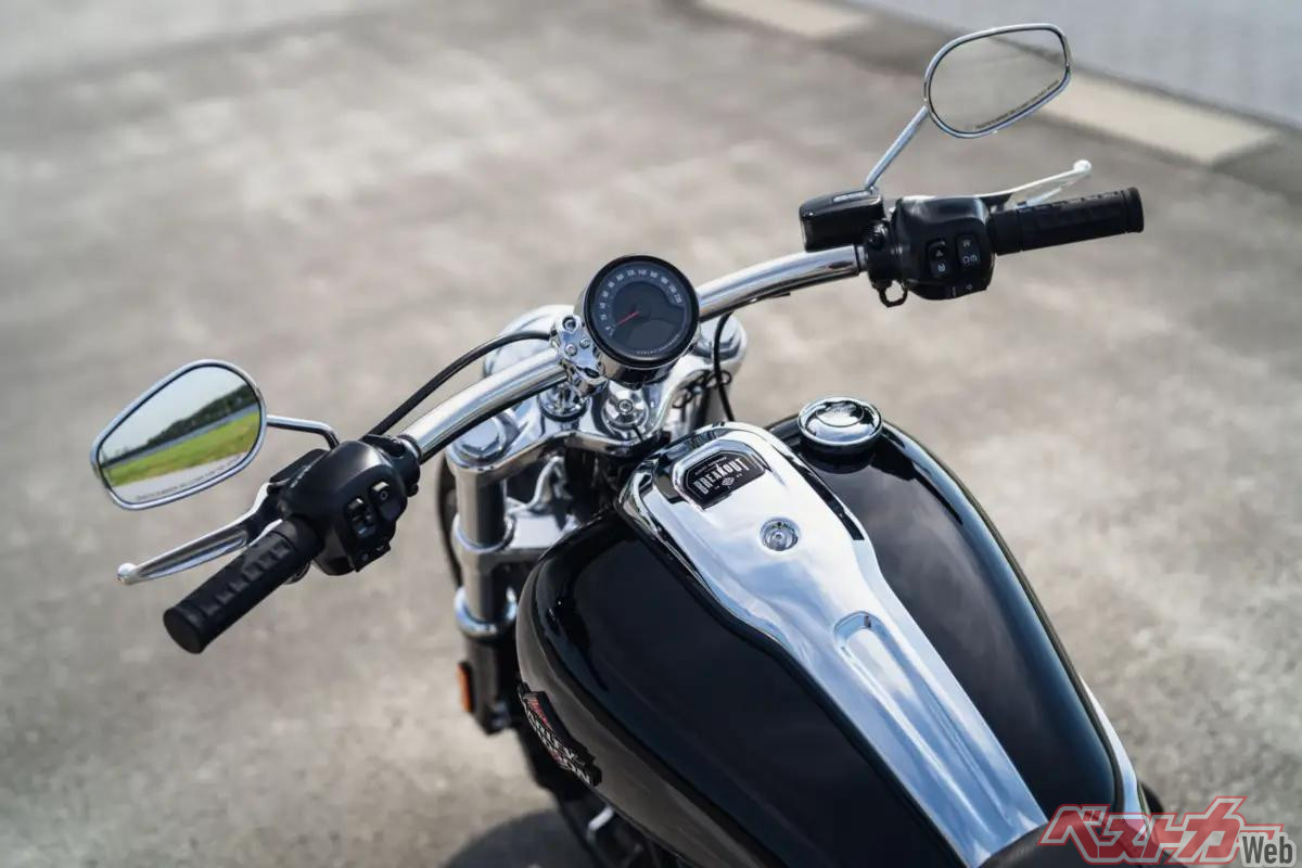 ハーレー2025年新型「ブレイクアウト」試乗！ ワイルド&クラシックなスタイルを貫きつつ、さらに乗りやすく進化【元バイク販売店営業インプレ】 - 自動車情報誌「ベストカー」