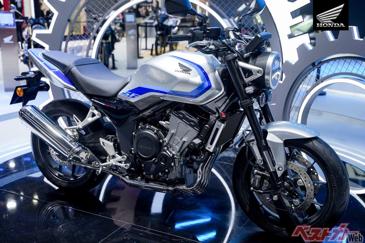 【デザインは初代リスペクト？】ホンダ新型CB500スーパーフォア、従来型CB400SFと徹底比較！ - 自動車情報誌「ベストカー」