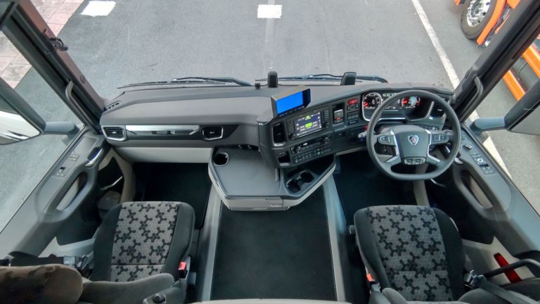 乗って使って新型スカニアを徹底検証!! 現役トラックドライバーによる忖度なしレポート - トラック総合情報誌「フルロード」公式WEBサイト