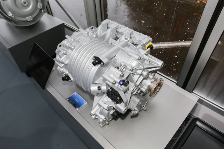 いすゞエルフEVに初搭載!! ZFの小型商用車向け電動ドライブが量産体制へ! - トラック総合情報誌「フルロード」公式WEBサイト