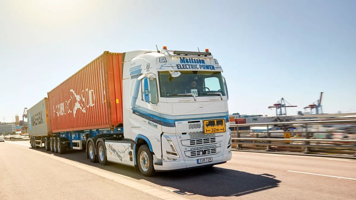 連結全長32メートル・総重量74トン!? 電動化が本格化する欧州で長大な「EVトレーラ」が相次いで登場！ - トラック総合情報誌「フルロード ...