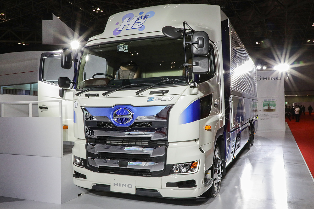 初の一般公開！ 大型燃料電池トラック「プロフィアZ FCV」は運転席もみられる！ 【ジャパンモビリティショー2023速報】 - トラック総合情報誌「フルロード」公式WEBサイト